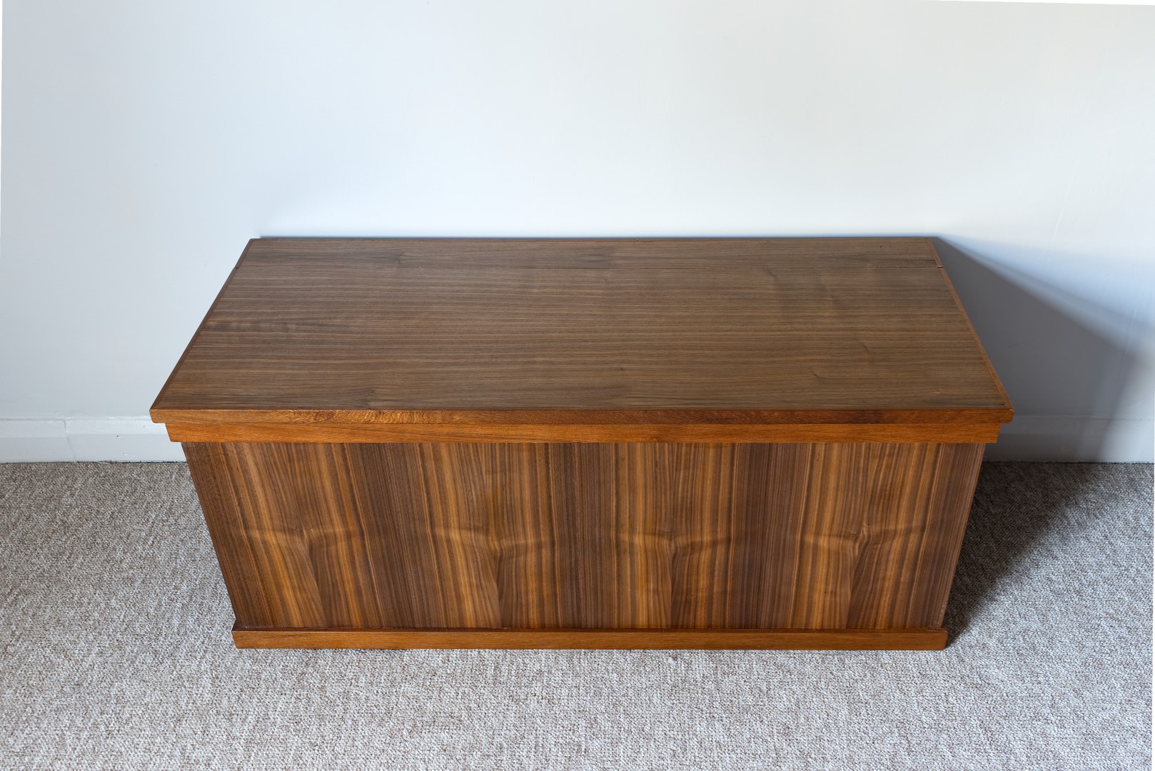 Making A Walnut Trunk Storage Box | Rag 'n' Bone Brown - UK Woodworking ...