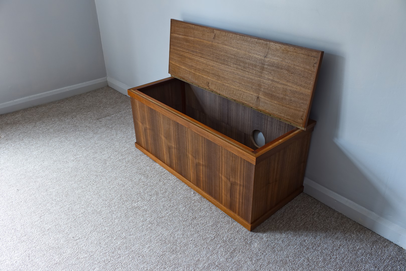 Making A Walnut Trunk Storage Box | Rag 'n' Bone Brown - UK Woodworking ...