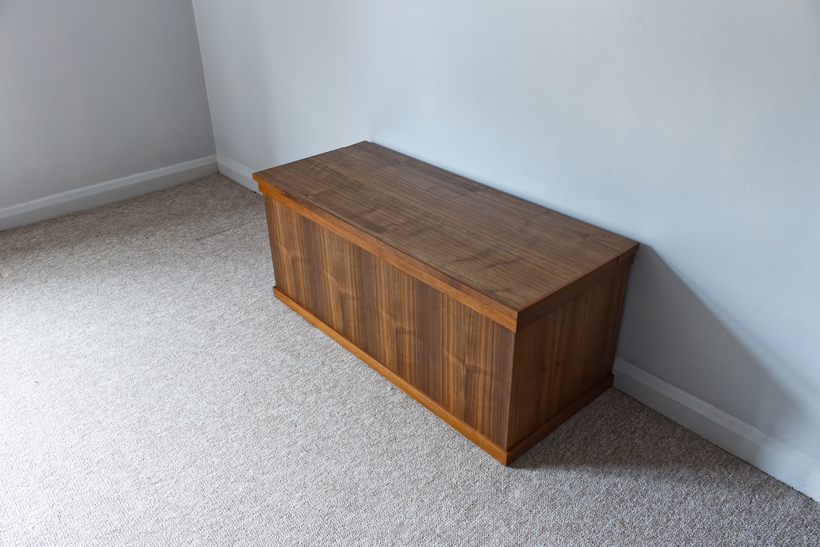 Making A Walnut Trunk Storage Box | Rag 'n' Bone Brown - UK Woodworking ...